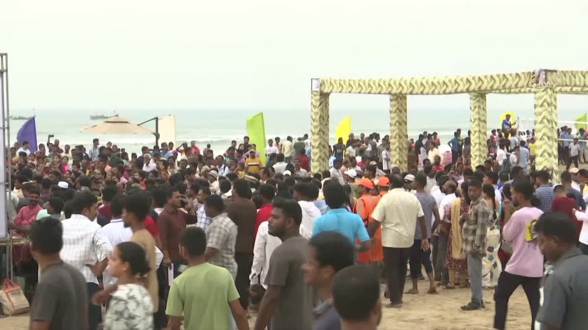 విశాలమైన ఇసుక తిన్నెలు - చుట్టూ కొబ్బరి తోటలు - బారువ ఆంధ్ర గోవా!