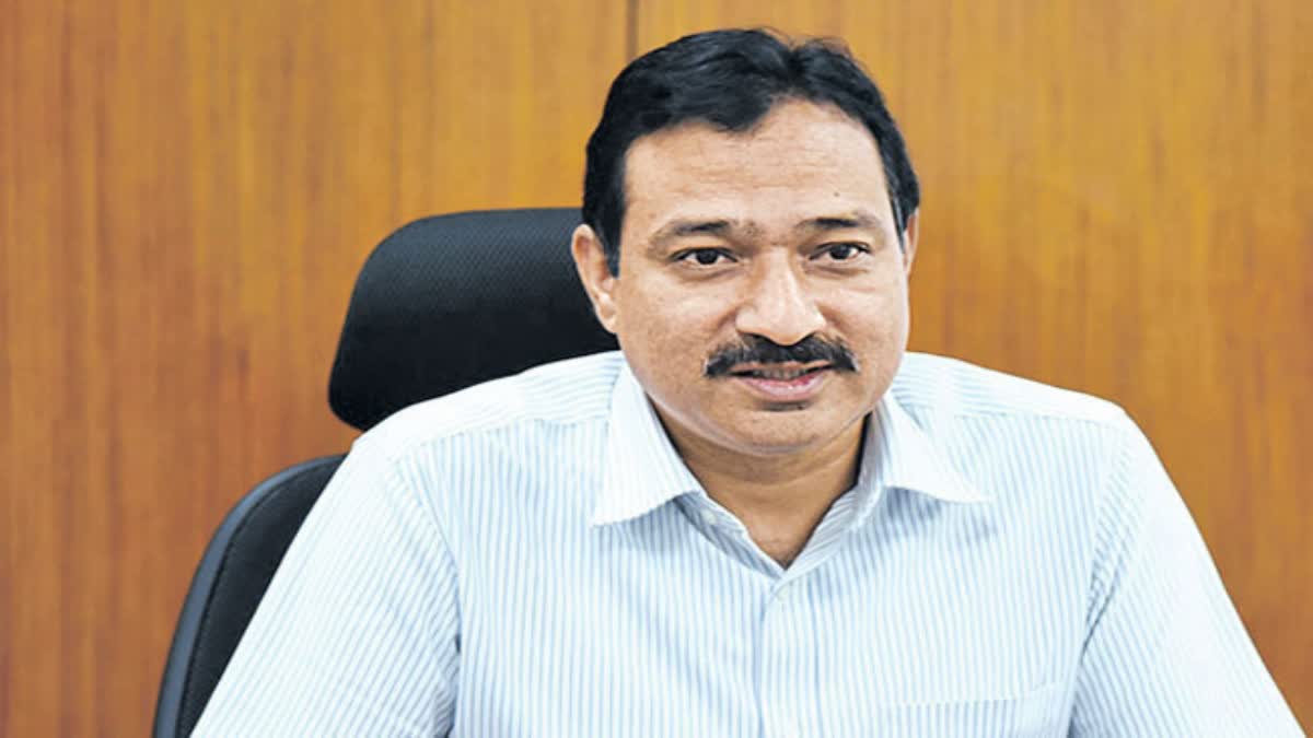 పది సెక్షన్ల కింద పిన్నెల్లిపై కేసులు - ఏడేళ్ల వరకూ శిక్షలు పడే అవకాశం: సీఈవో - CEO MK Meena on ...