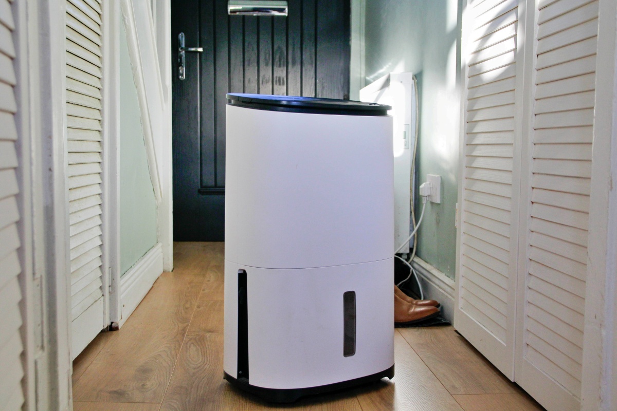 8 Easy Ideas To Protect Indoor Wooden Furniture During The Rainy Season