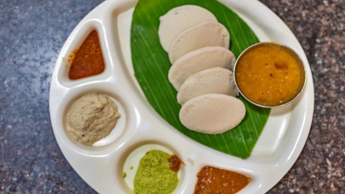 ఇడ్లీ మెత్తగా తెల్లగా రావాలంటే - టిఫిన్ సెంటర్ వాళ్ల టాప్ 5 టిప్స్ ఇవే!