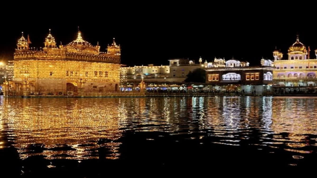 Guru Nanak Jayanti & Kartik Purnima: Golden Temple decked up with ...