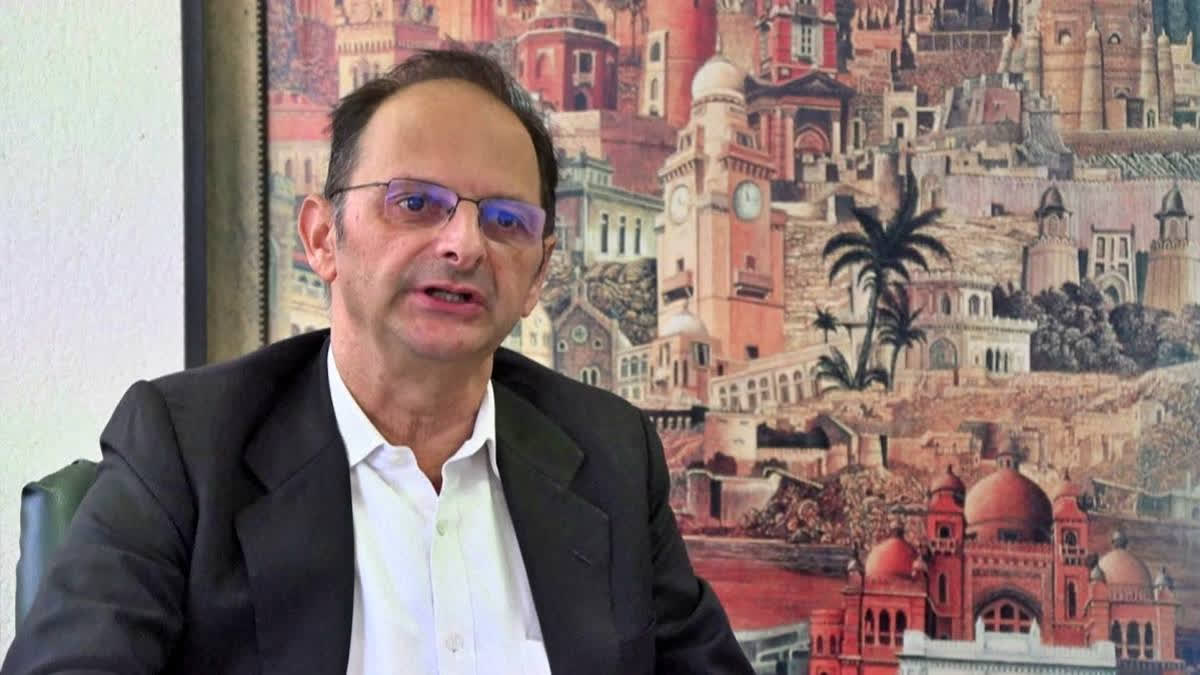 Pakistan's Parsi Community Dwindles As Young Migrate