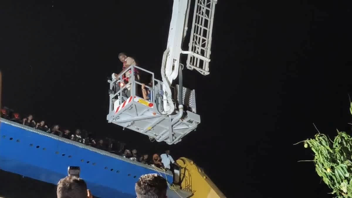 36 People Trapped Rescued As Roller Coaster Ride Stops Mid-Air At ...