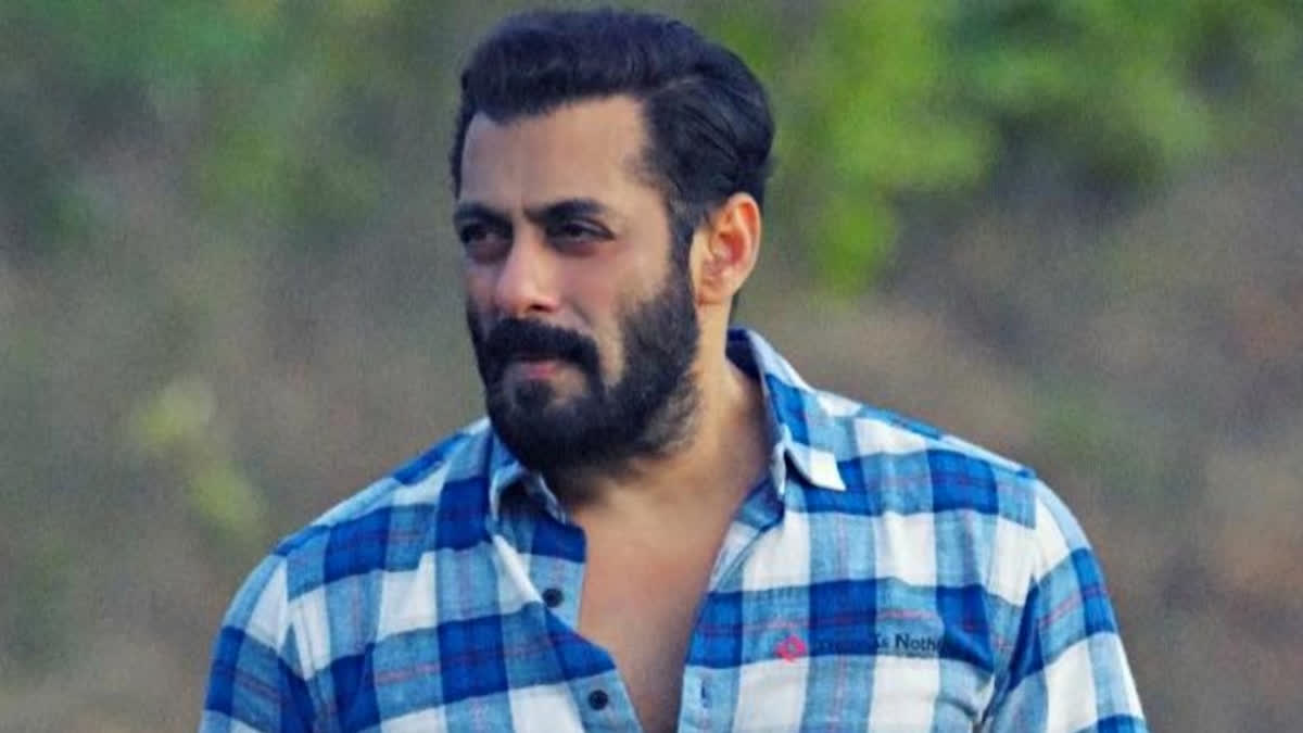 Salman Khan Dances At Ganesh Visarjan After Ganpati Darshan Amid Z+ Security - Watch