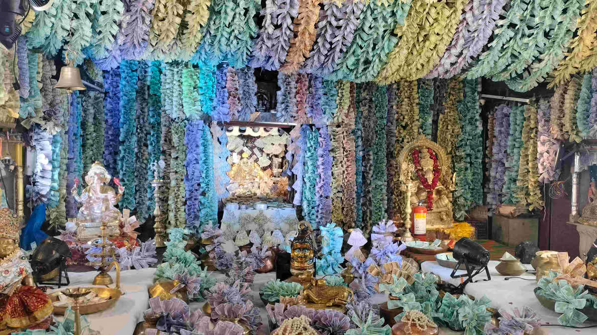 Ratlam: Mahalakshmi Temple Decorated with Rs 6 Crore Worth Gold ...