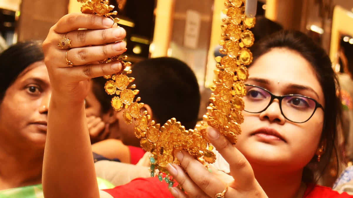 सोने की कीमत पर दिखा अक्षय तृतीया का असर! भाव में आई तेजी, जानें आज का रेट