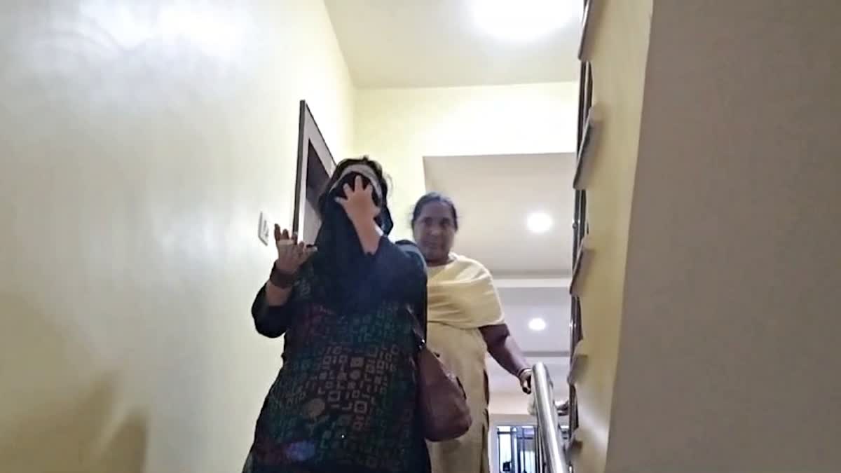 रांची में सेक्स रैकेट का खुलासाः रेलवे स्टेशन के पास होटल के कोने कोने से निकलीं लड़कियां Sex 