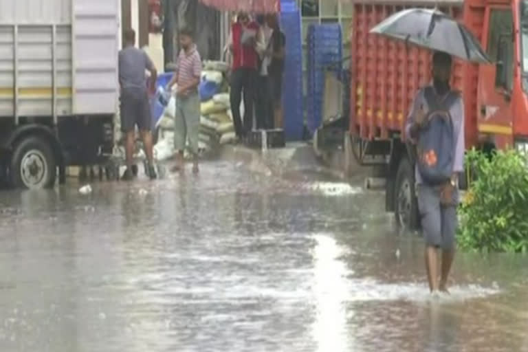 Heavy rains cause waterlogging in Mumbai's Sion