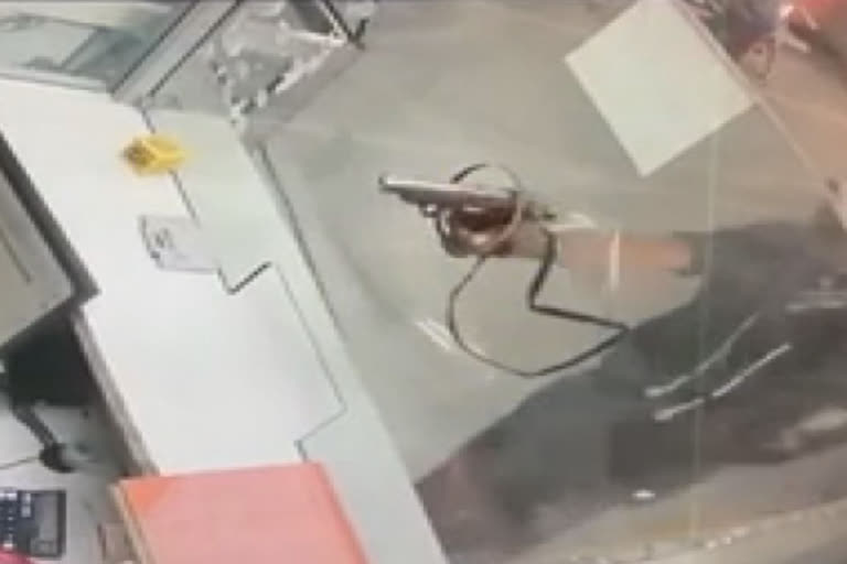 Burglars rob a bank in broad daylight robbery in Rajasthan