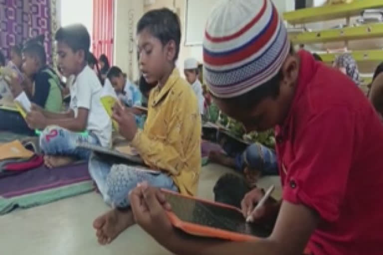 Muslim tutor teaches Bhagavad Gita to students in Surat, says it ...