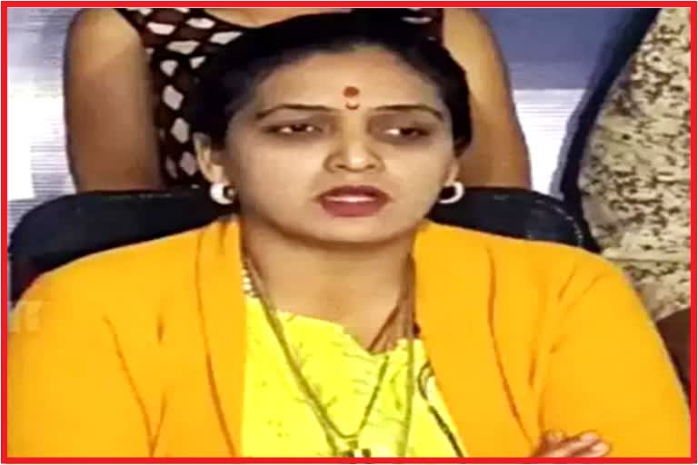 Rupali Patil Thombre : आमदार गोपीचंद पडळकर डोक्यावर पडलेत, त्यांना डोकं ...