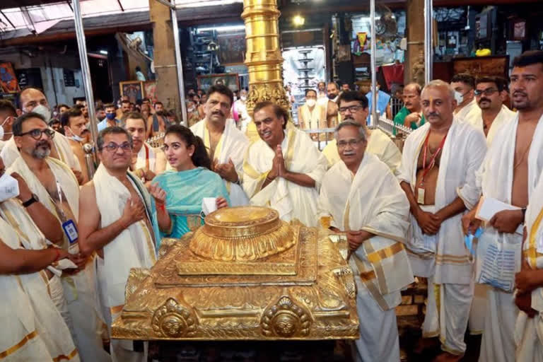 Ambani visits Guruvayur temple, donates Rs 1.51 crore for 'annadanam'