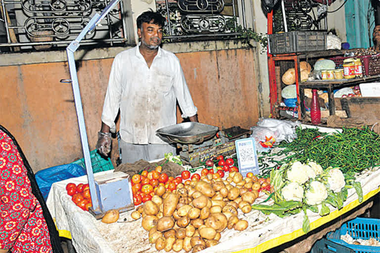 Telangana's street vendors top in country in digital transactions; QR ...