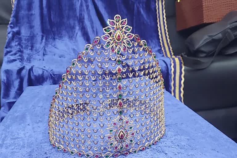 Diamond Crown to Shirdi Sai Baba: হিরেখচিত সোনার মুকুট পেলেন শিরডির ...
