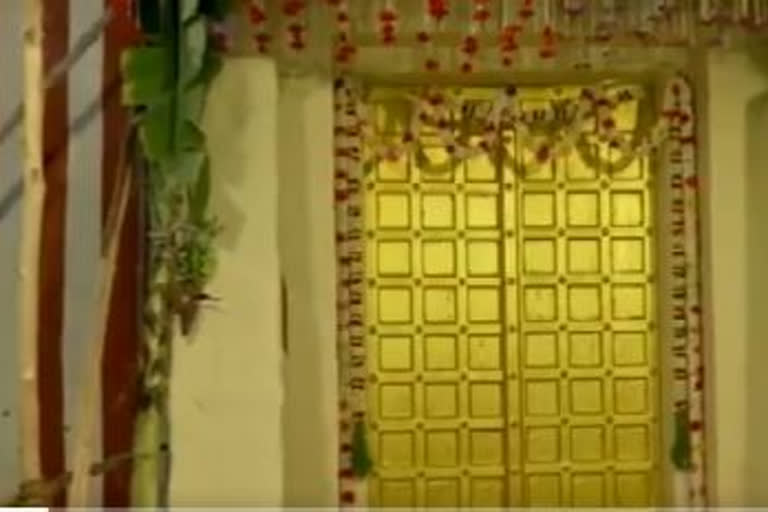 Seventh Gate of Heaven opened for Vaikunta Ekadasi at TN Tallakullam temple