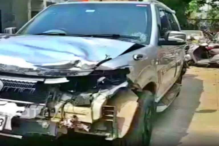 One dead, one critically injured after speeding Safari hits Scooty in ...