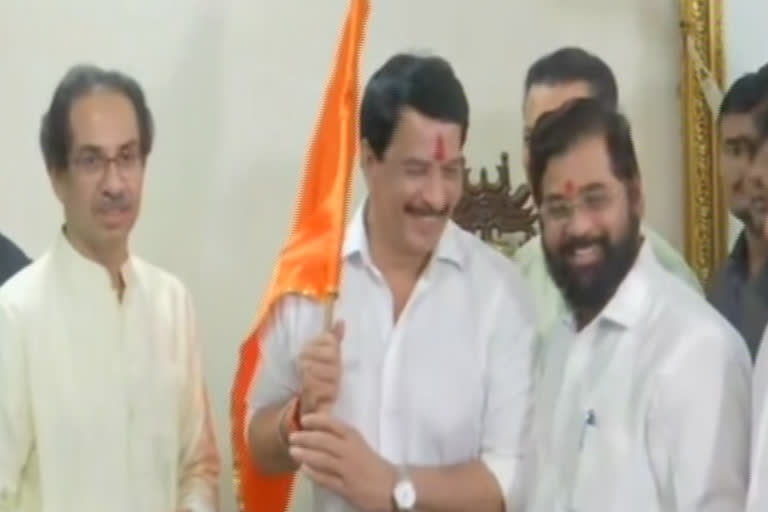 Former 'encounter specialist' Pradeep Sharma joins Shiv Sena