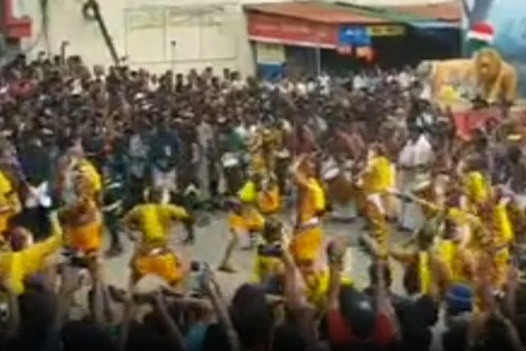 "Pulikali" adds colour to Onam festivities in Kerala