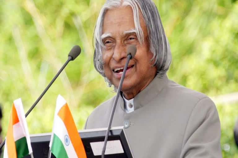 Sunny pays tribute to missile man Abdul Kalam on his birth anniversary