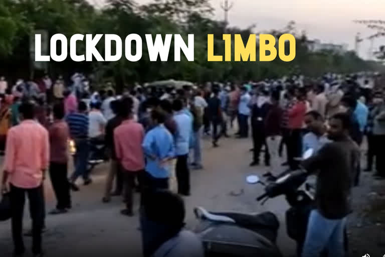 Hundreds returning to Andhra Pradesh from Hyderabad stuck at border