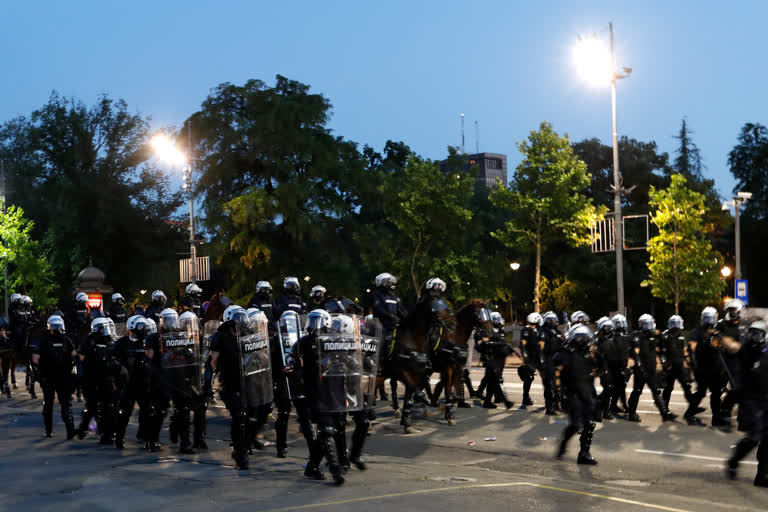 Watch: Riot police move to disperse Belgrade protesters