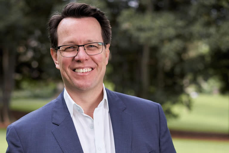 2-time Olympic champion Perkins new Swimming Australia head